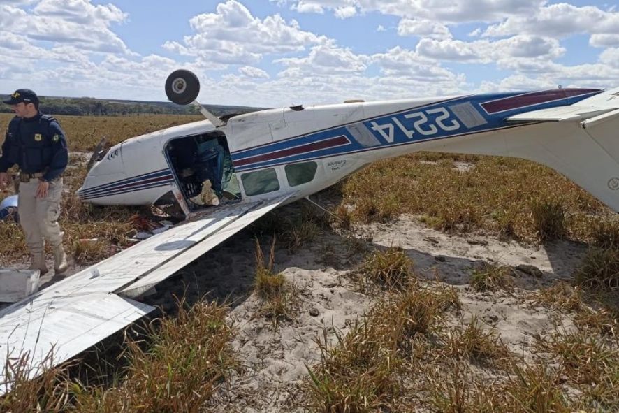 AVIÃO CAI COM PELO MENOS DUAS VÍTIMAS E RELATO QUE TERIA SIDO ALVO DE ... AVIÃO CAI COM PELO MENOS DUAS VÍTIMAS E RELATO QUE TERIA SIDO ALVO DE ...